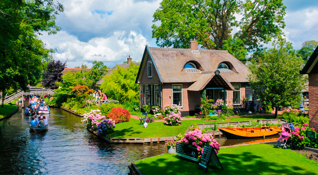 Giethoorn Boat Tour